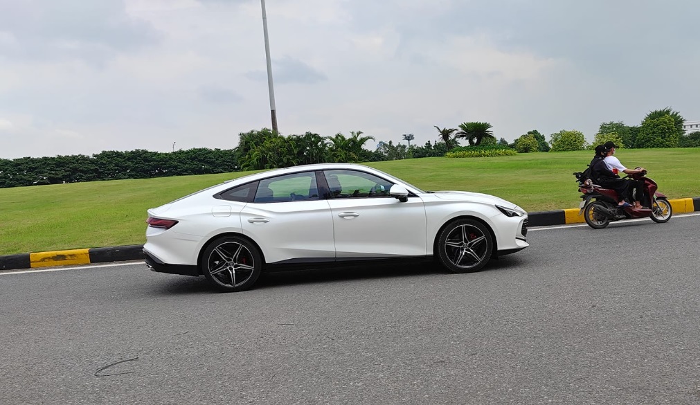 MG7 lộ diện trên đường phố Việt: Đếm ngược ngày ra mắt